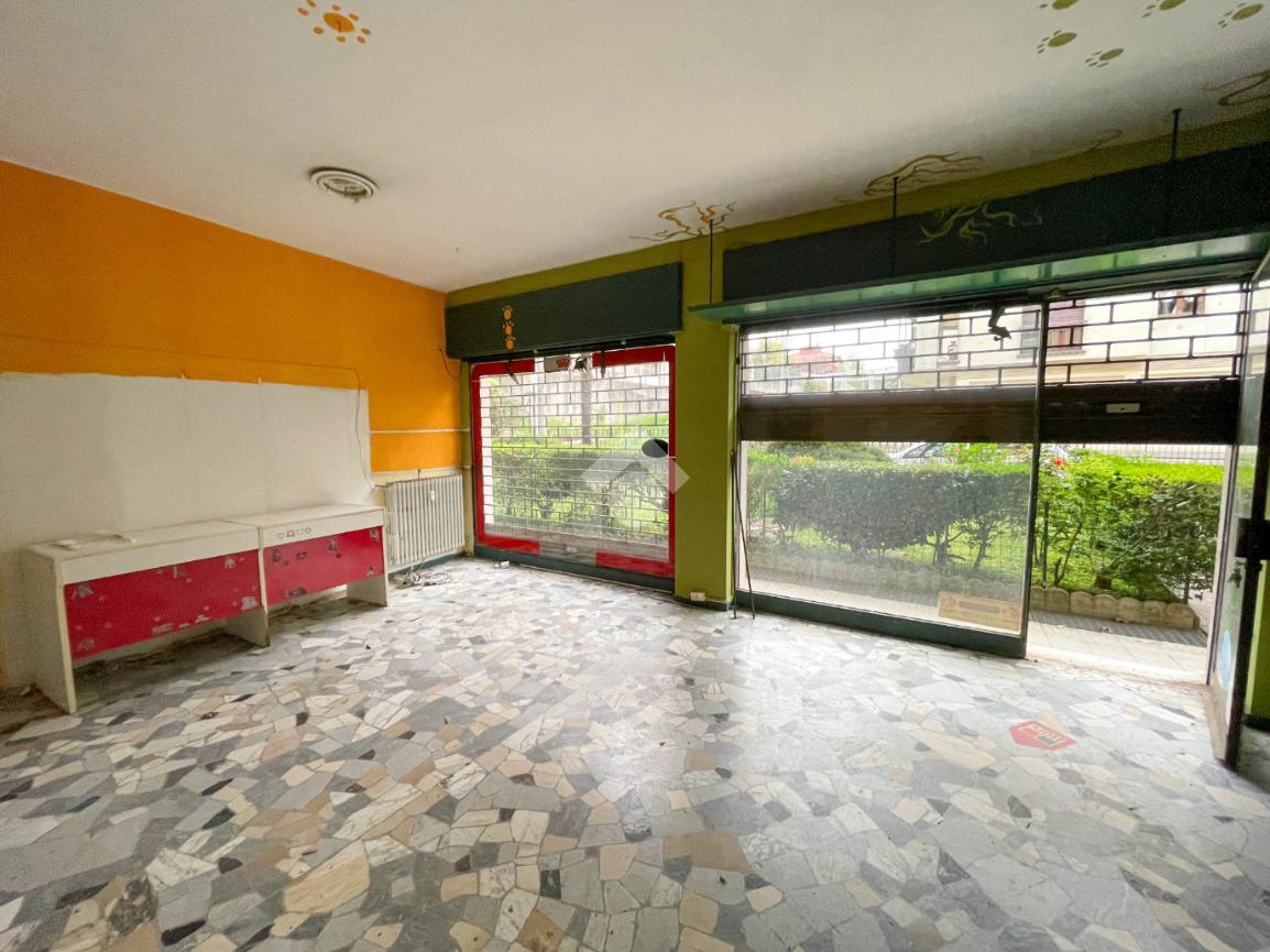 Negozio in affitto a Merate