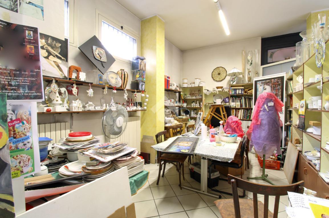 Negozio in vendita a Oggiono