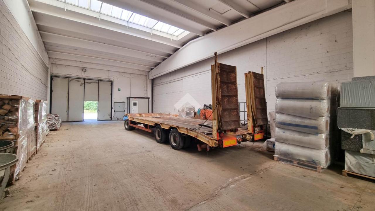 Capannone in vendita a Olgiate Molgora