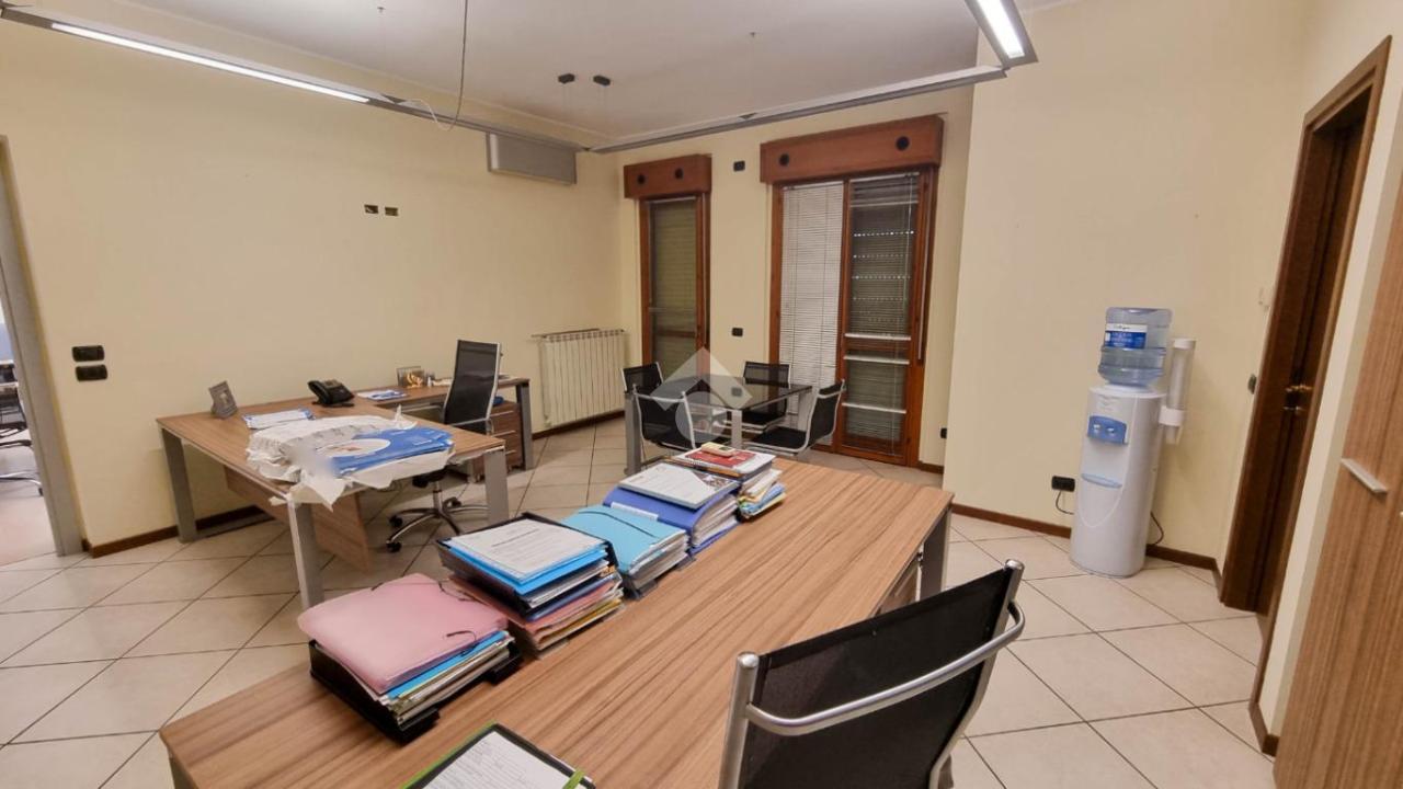 Ufficio in affitto a Brivio