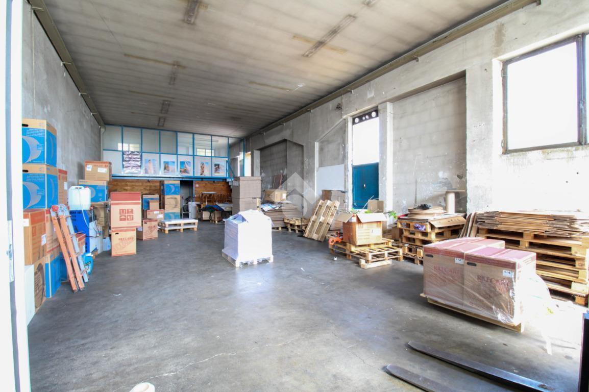 Capannone in vendita a Osnago