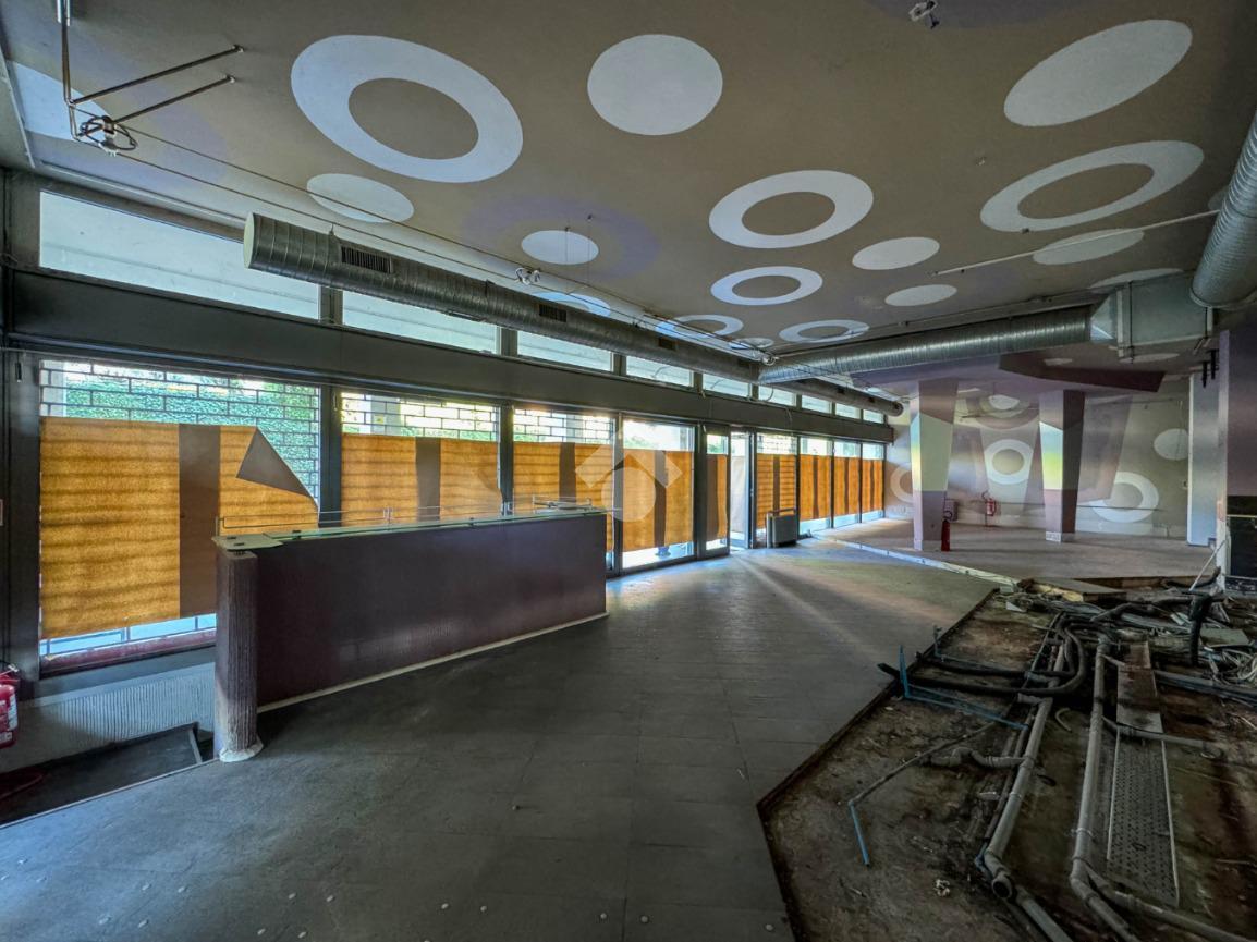 Negozio in affitto a Merate