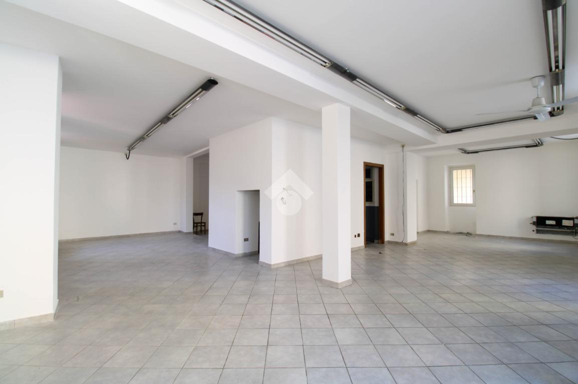 Negozio in affitto a Garlate