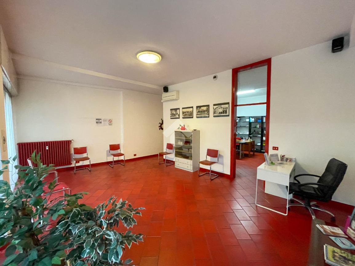 Negozio in affitto a Merate