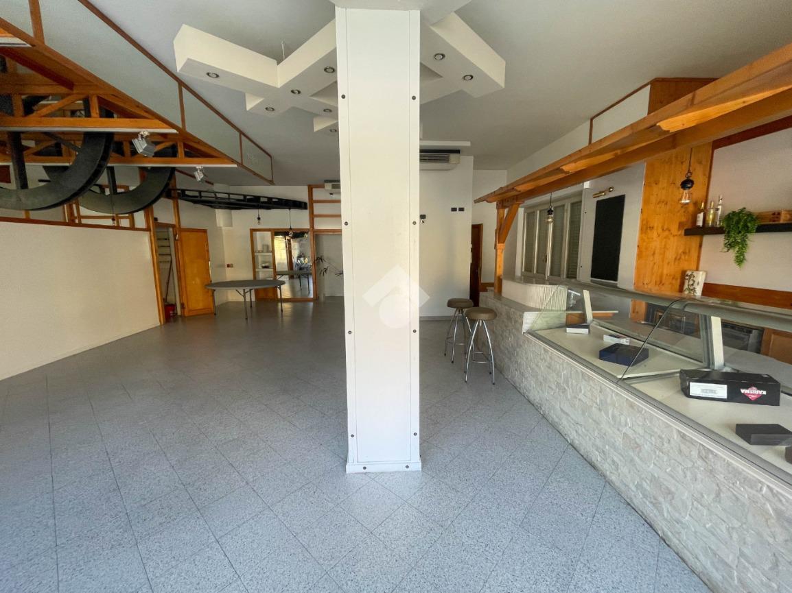 Negozio in affitto a Olgiate Molgora