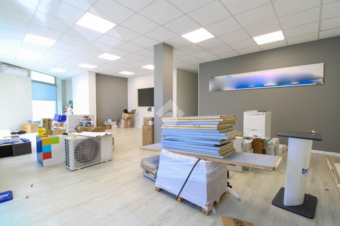 Negozio in affitto a Brivio