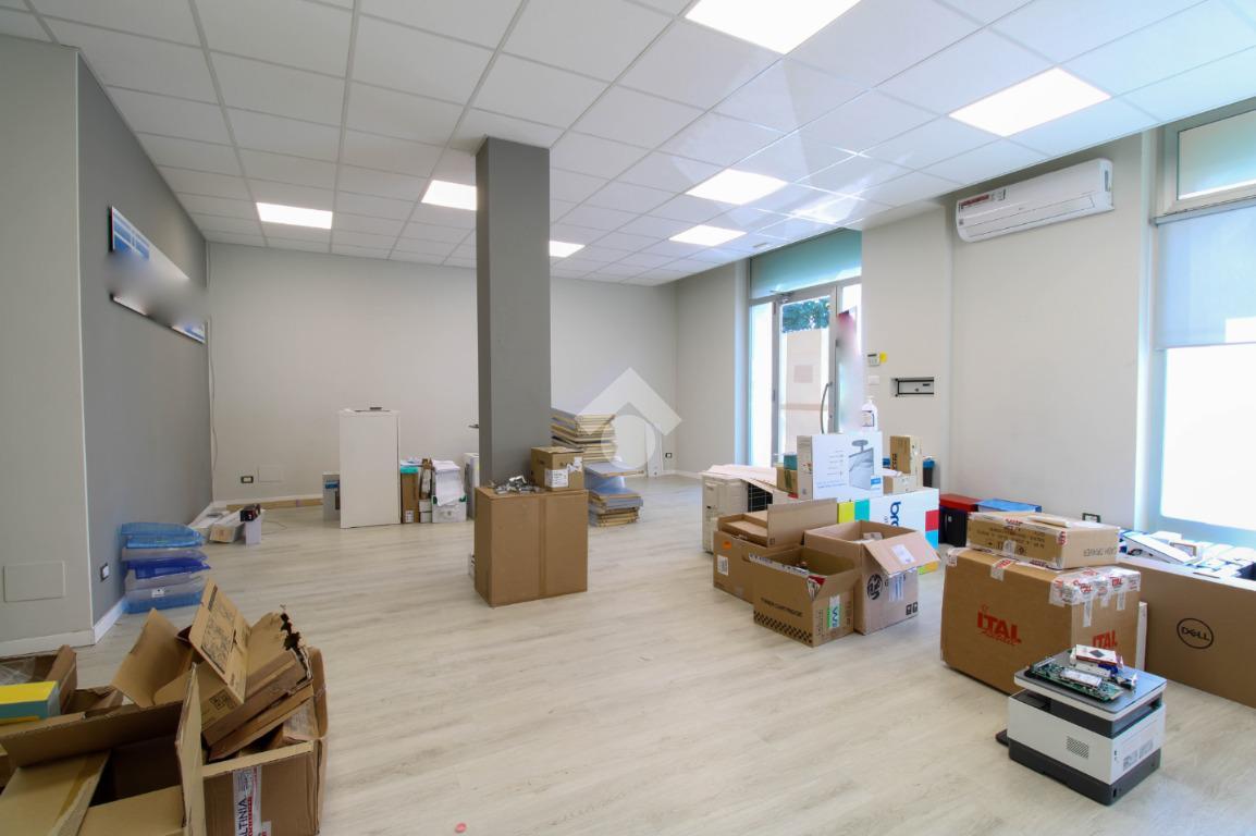 Negozio in vendita a Brivio