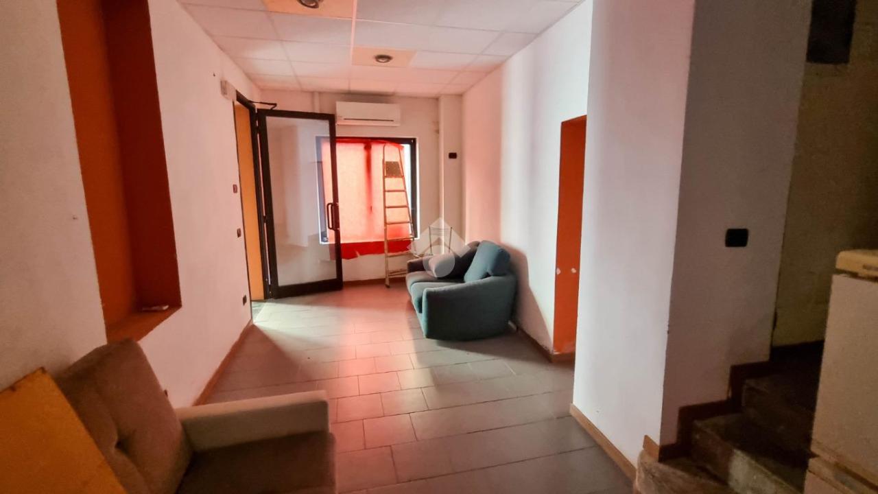 Negozio in affitto a Brivio