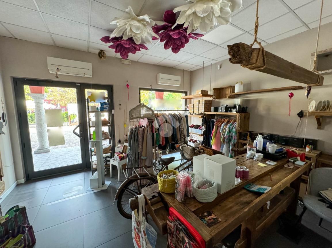 Negozio in vendita a Lomagna