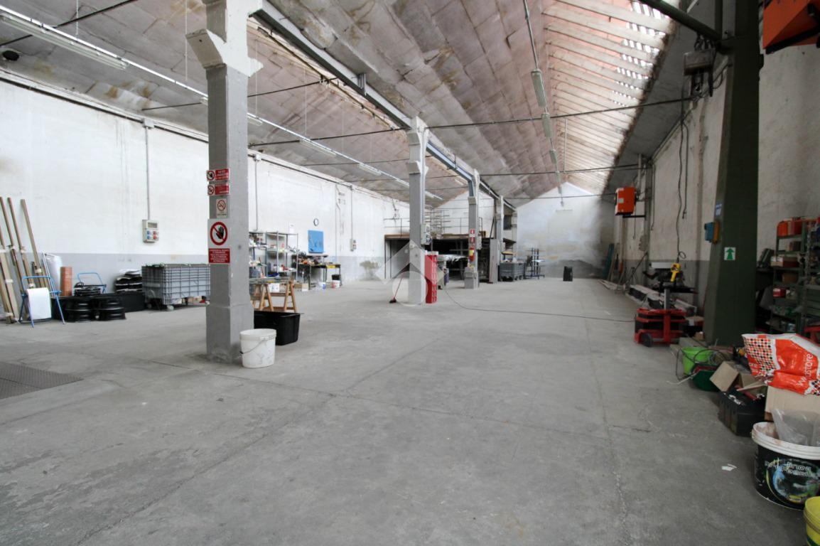 Capannone in vendita a Olgiate Molgora