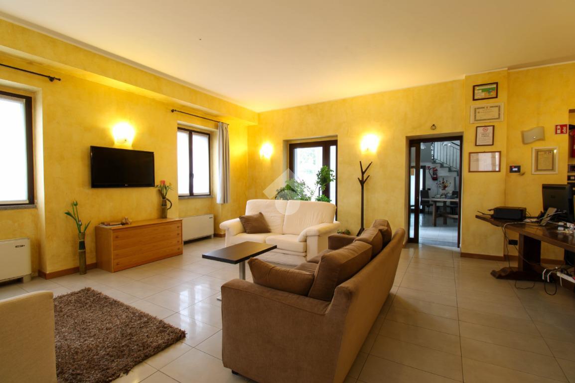 Albergo in vendita a Airuno