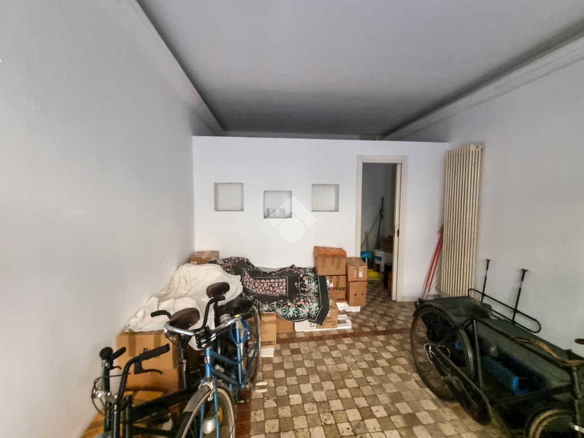 Negozio in affitto a Merate