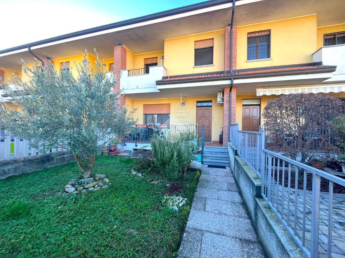 Villa a schiera in vendita a Trecate