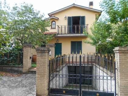 Villa bifamiliare in vendita a Sinalunga