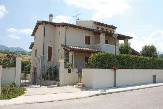 Villa in vendita a Foligno