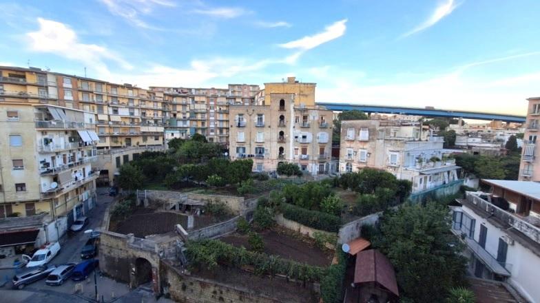 Appartamento in vendita a Napoli