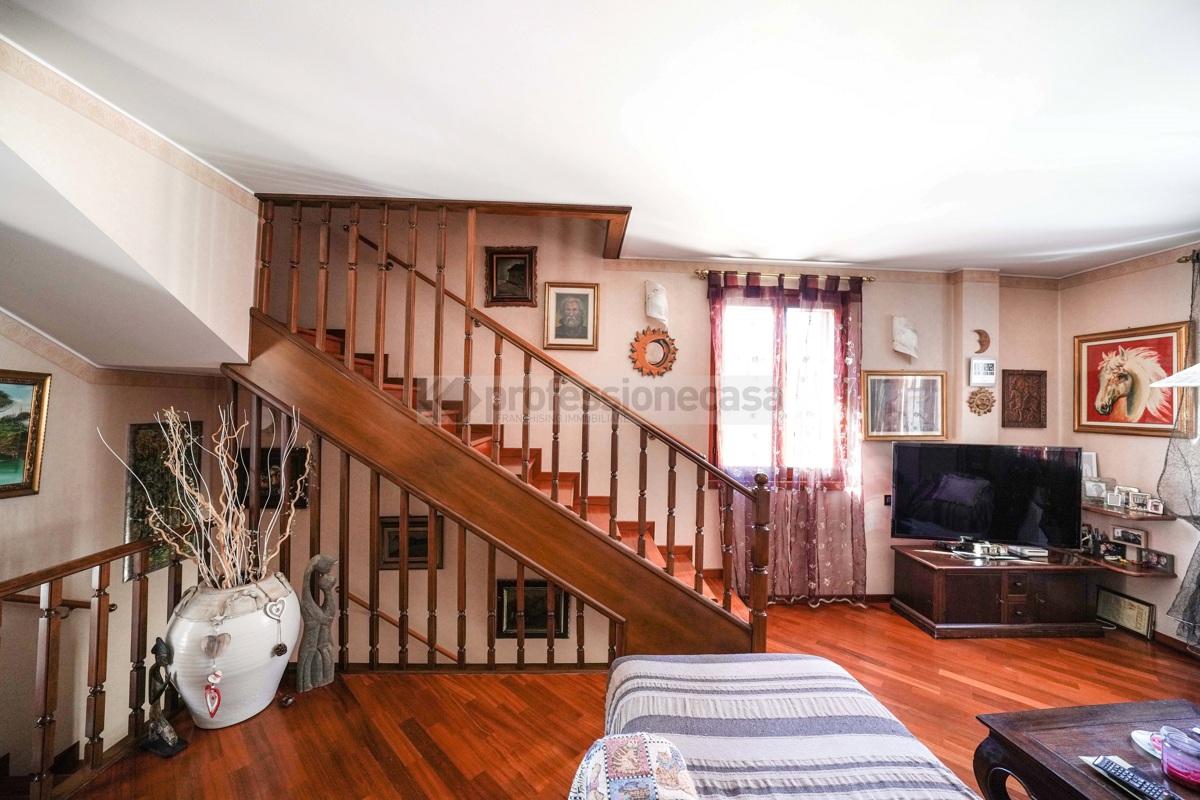 Casa indipendente in vendita a Varedo