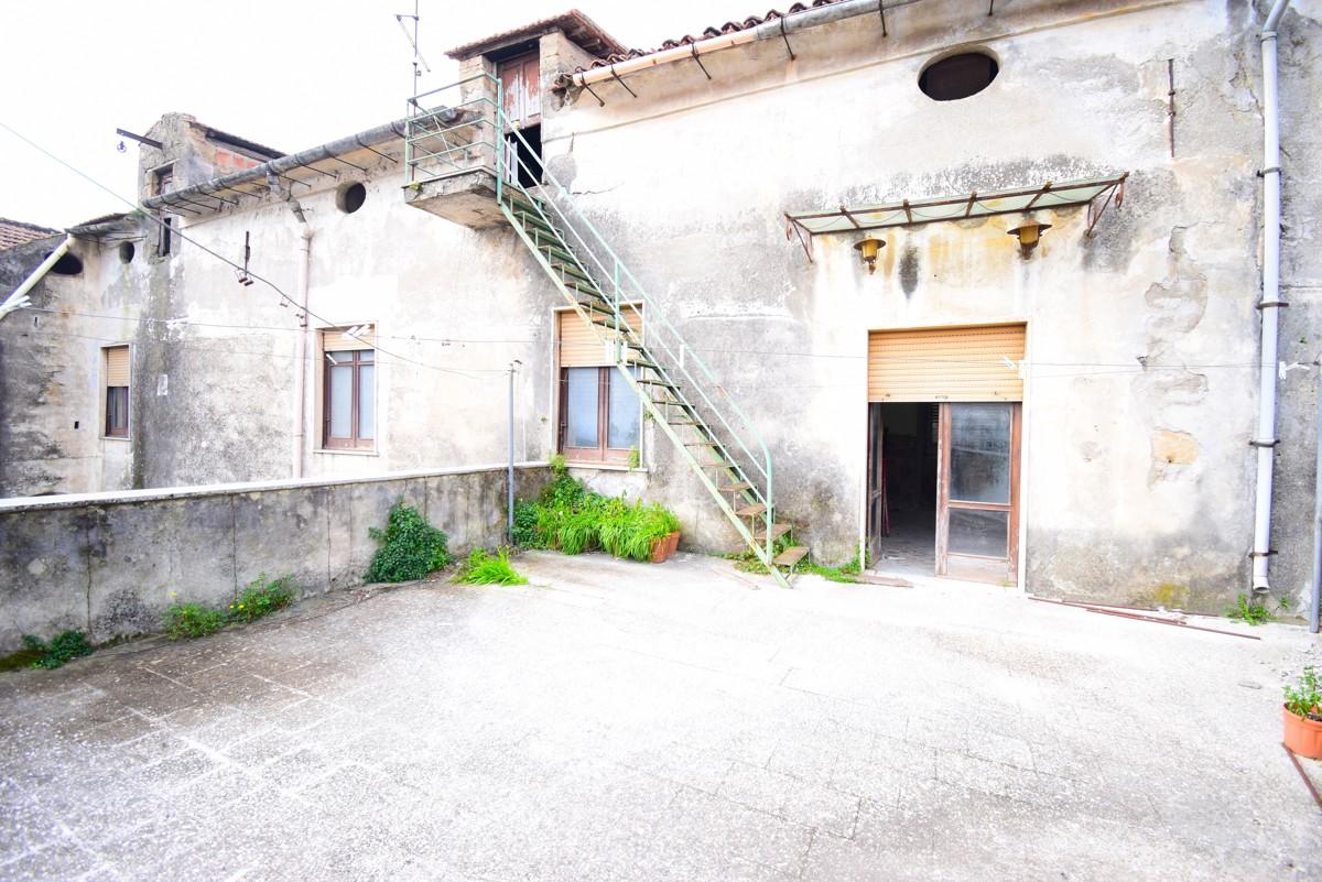 Palazzo in vendita a Nocera Superiore