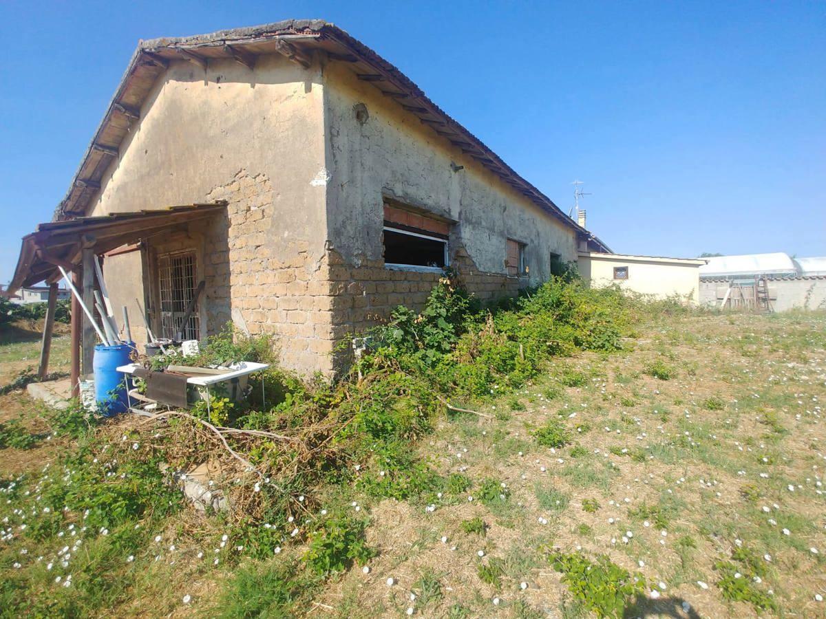 Magazzino in vendita a Aprilia