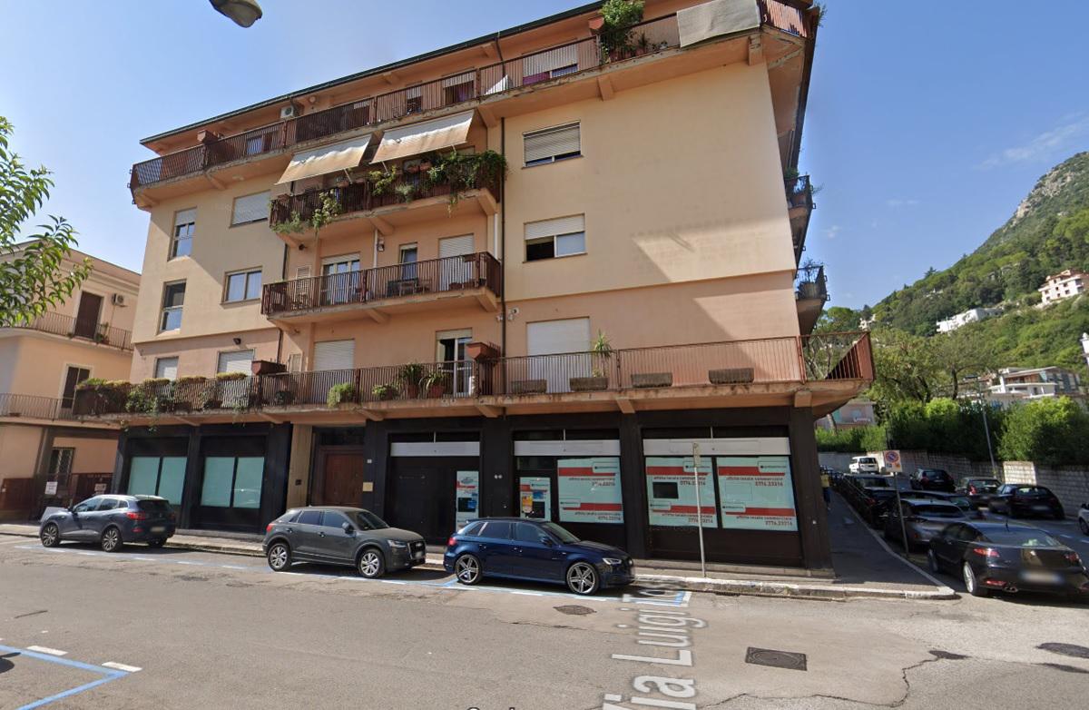 Negozio in affitto a Cassino