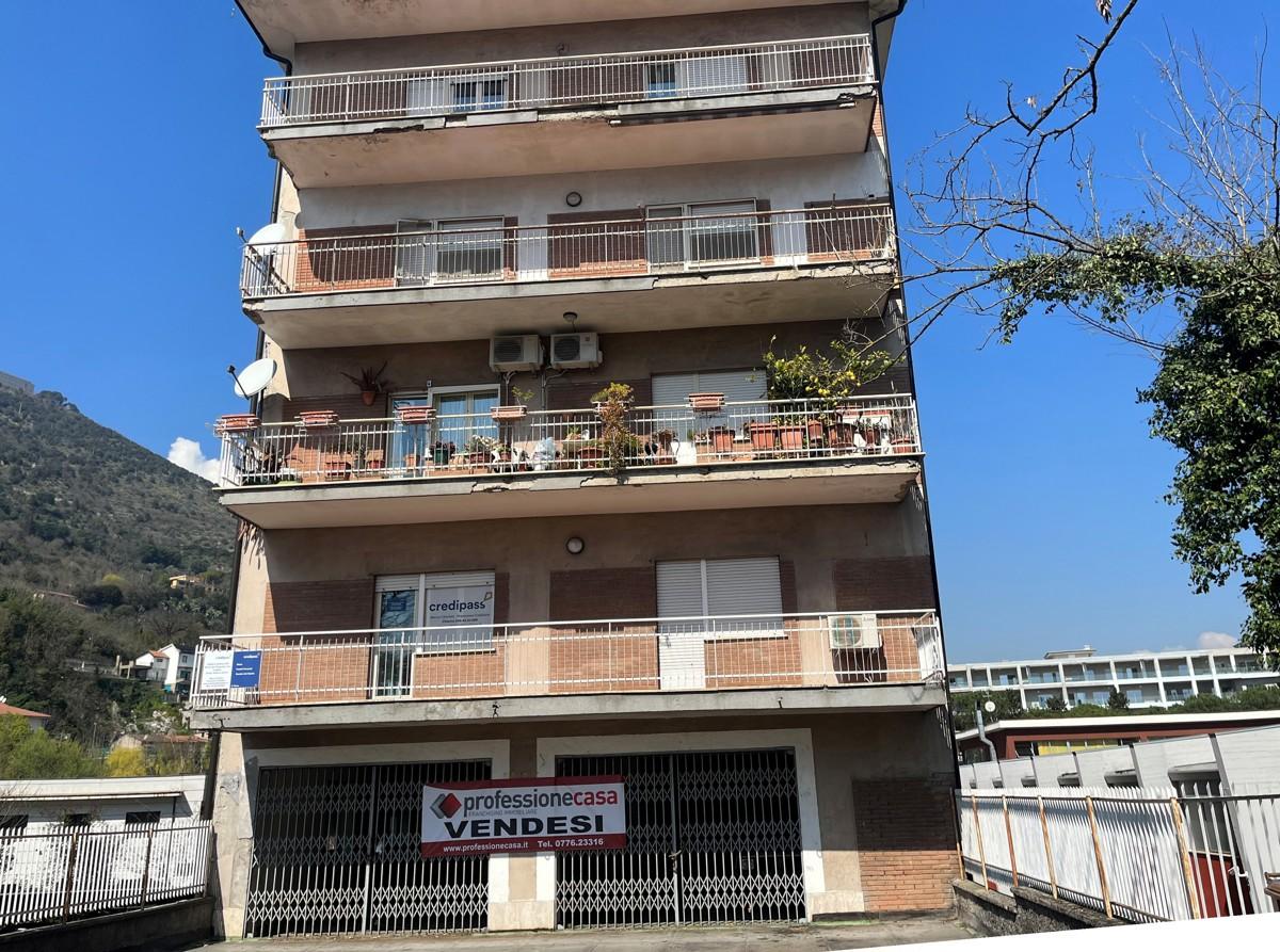 Negozio in vendita a Cassino