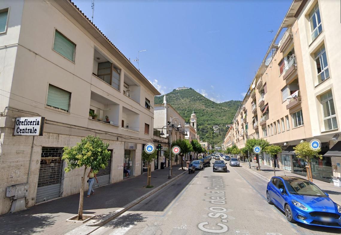 Negozio in affitto a Cassino