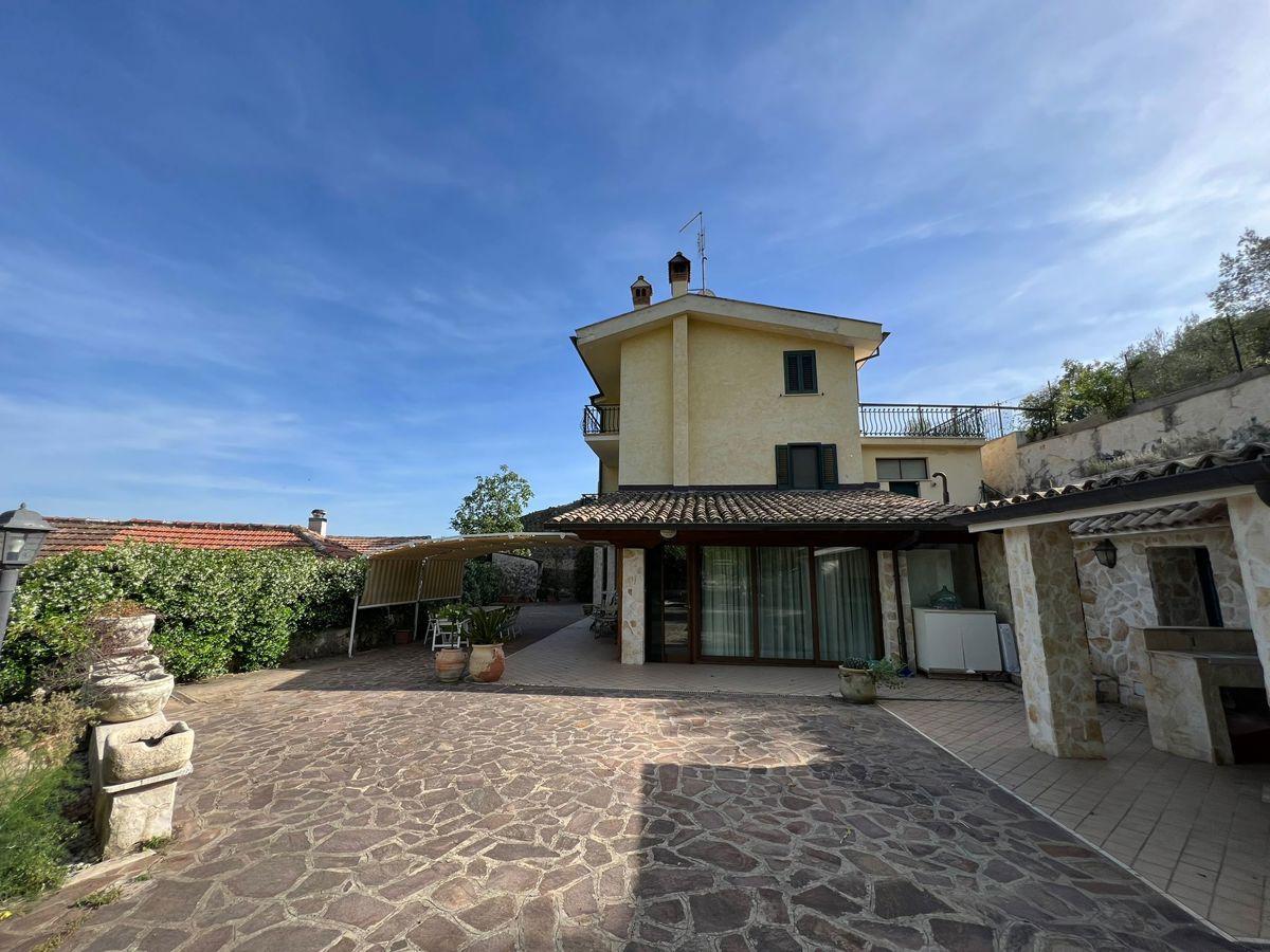 Villa in affitto a Alvito