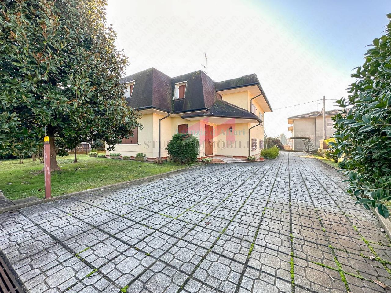 Villa in vendita a Sermide e Felonica