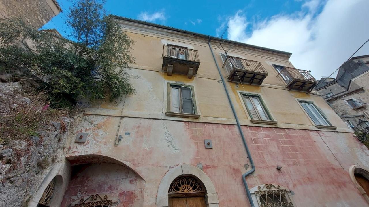 Palazzo in vendita a Pesche