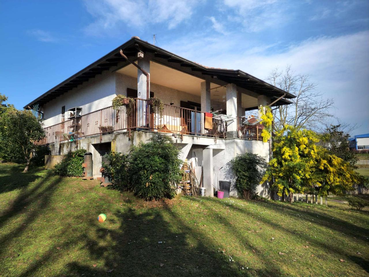 Villa unifamiliare in vendita a Agrate Conturbia