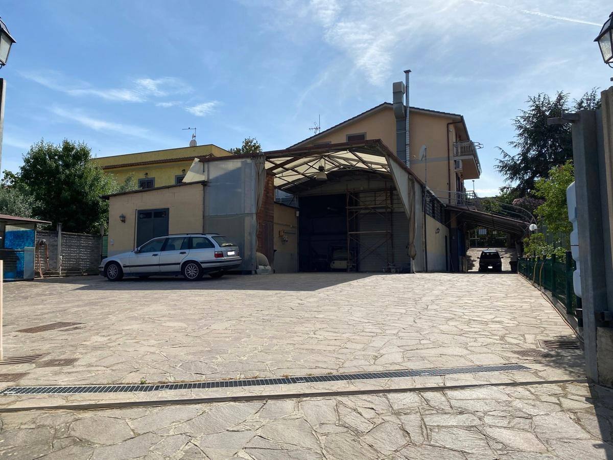 Capannone in vendita a Frascati