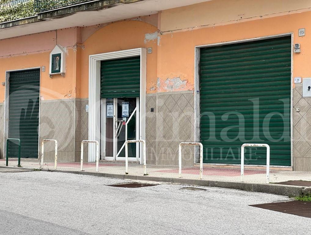 Negozio in affitto a Montecorvino Rovella