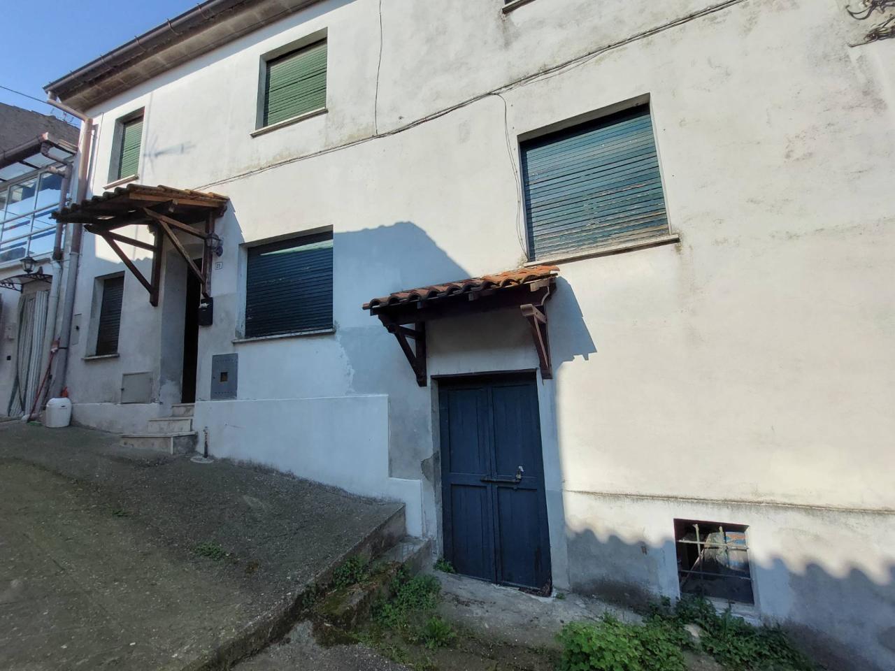 Casa indipendente in vendita a Rovescala