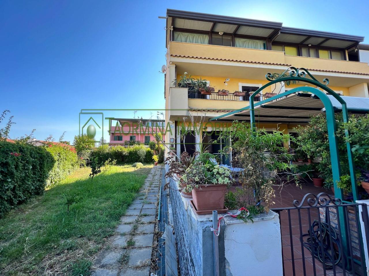 Villa a schiera in vendita a Giardini Naxos
