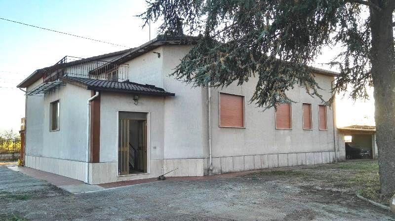 Villa in vendita a Aquino