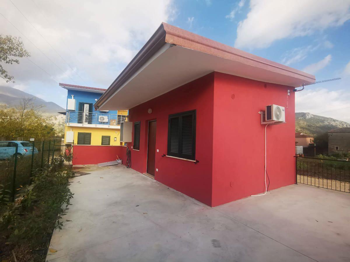 Casa indipendente in affitto a Villa Santa Lucia