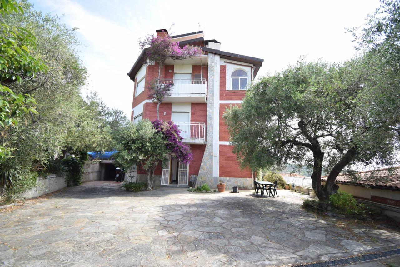 Appartamento in vendita a Diano Castello