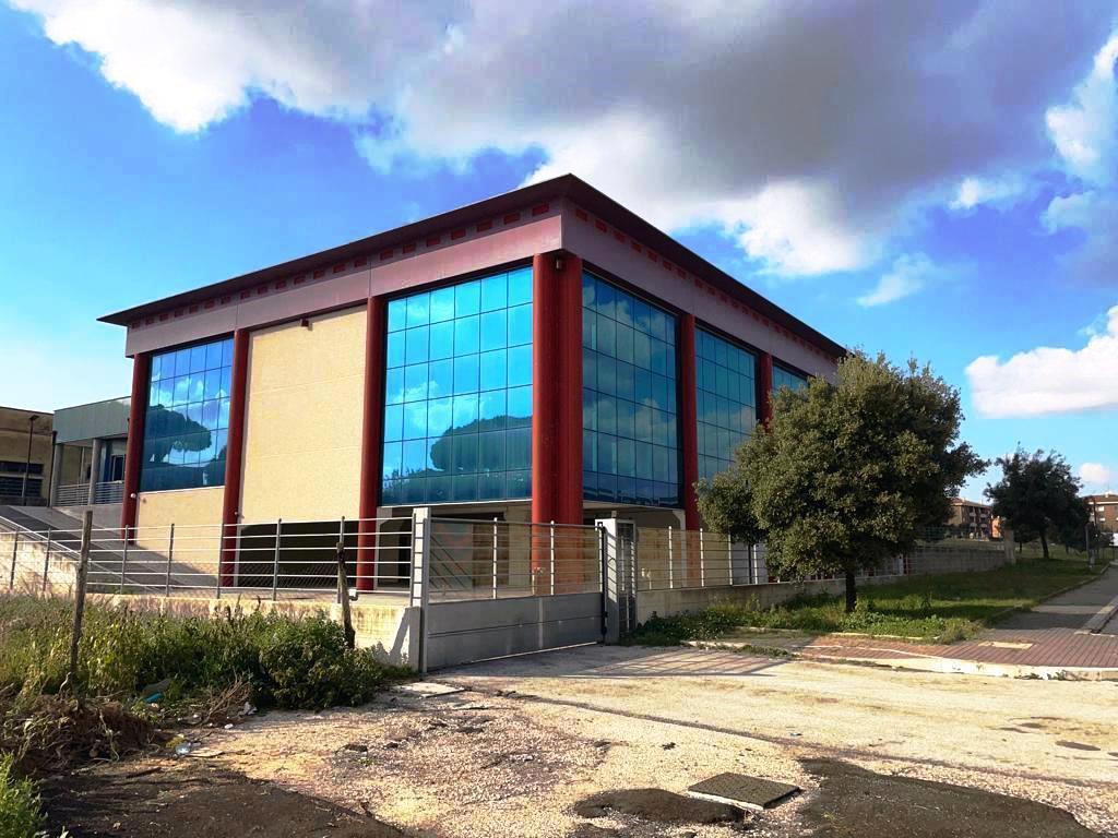 Palazzina commerciale in affitto a Aprilia