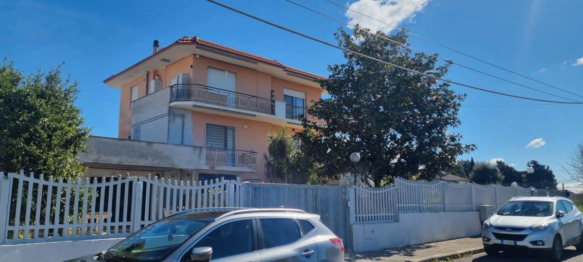 Magazzino in vendita a Aprilia