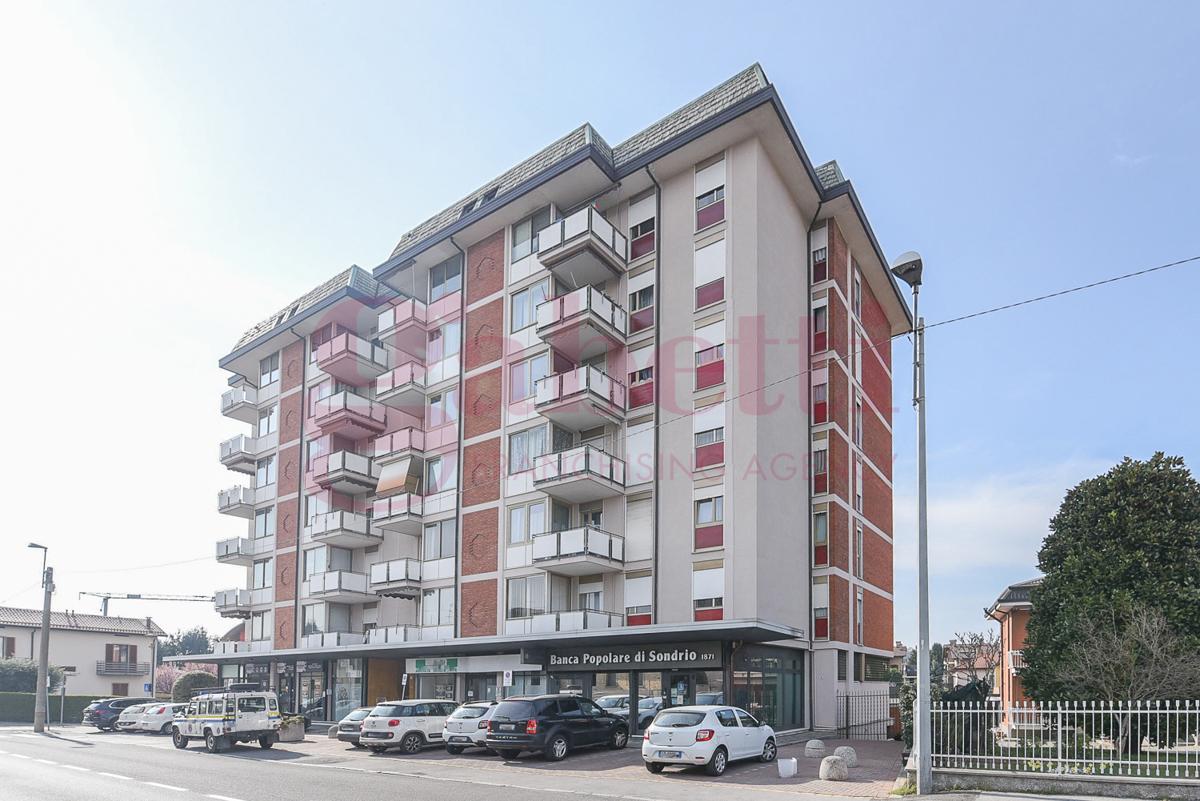 Appartamento in vendita a Carugo