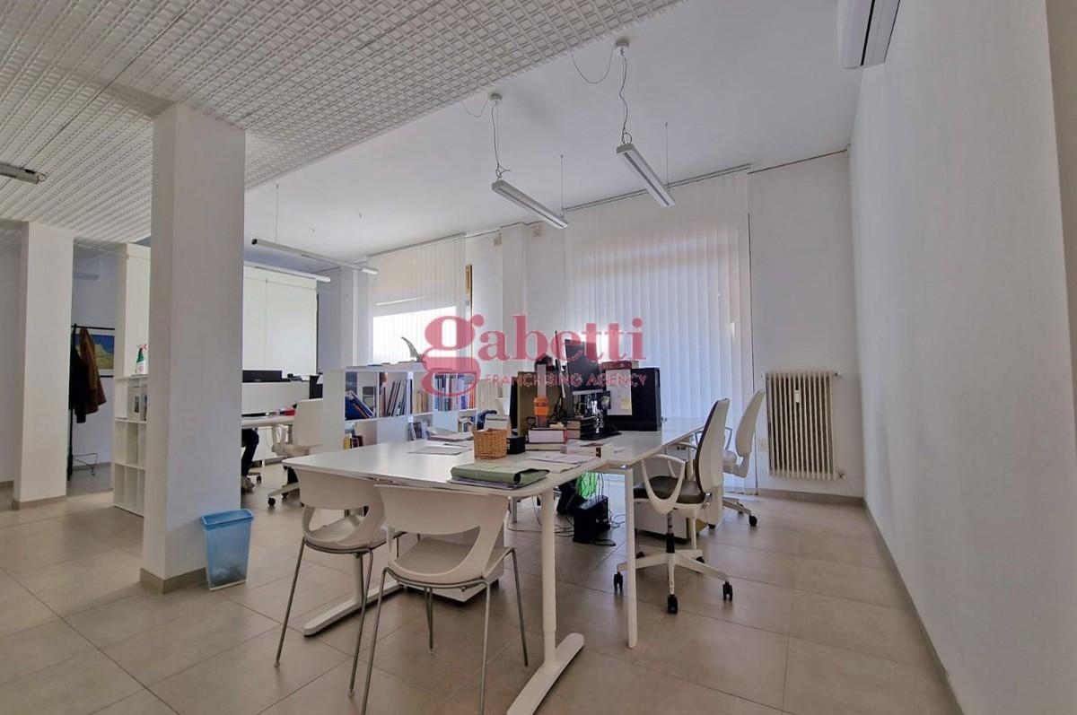 Negozio in affitto a Pisa