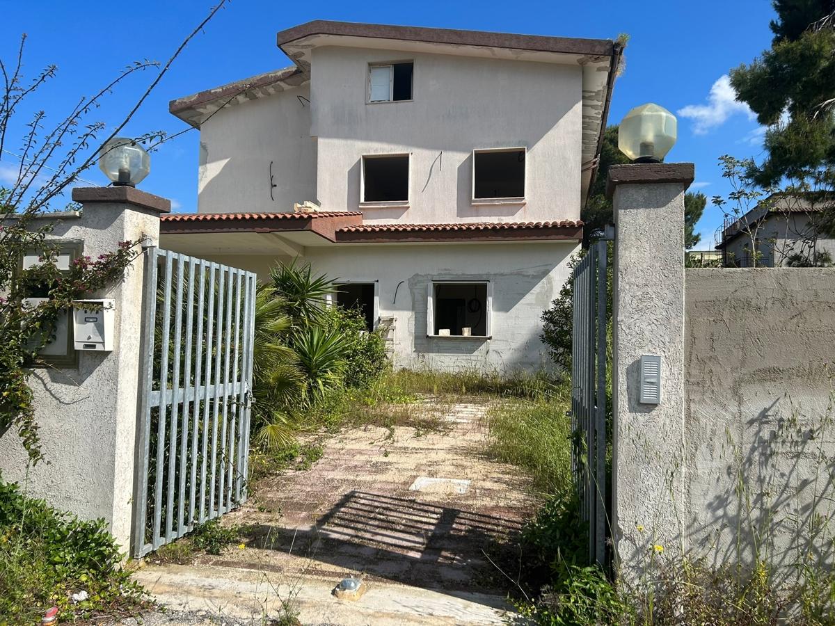 Villa in Via degli Iapigi, Pulsano