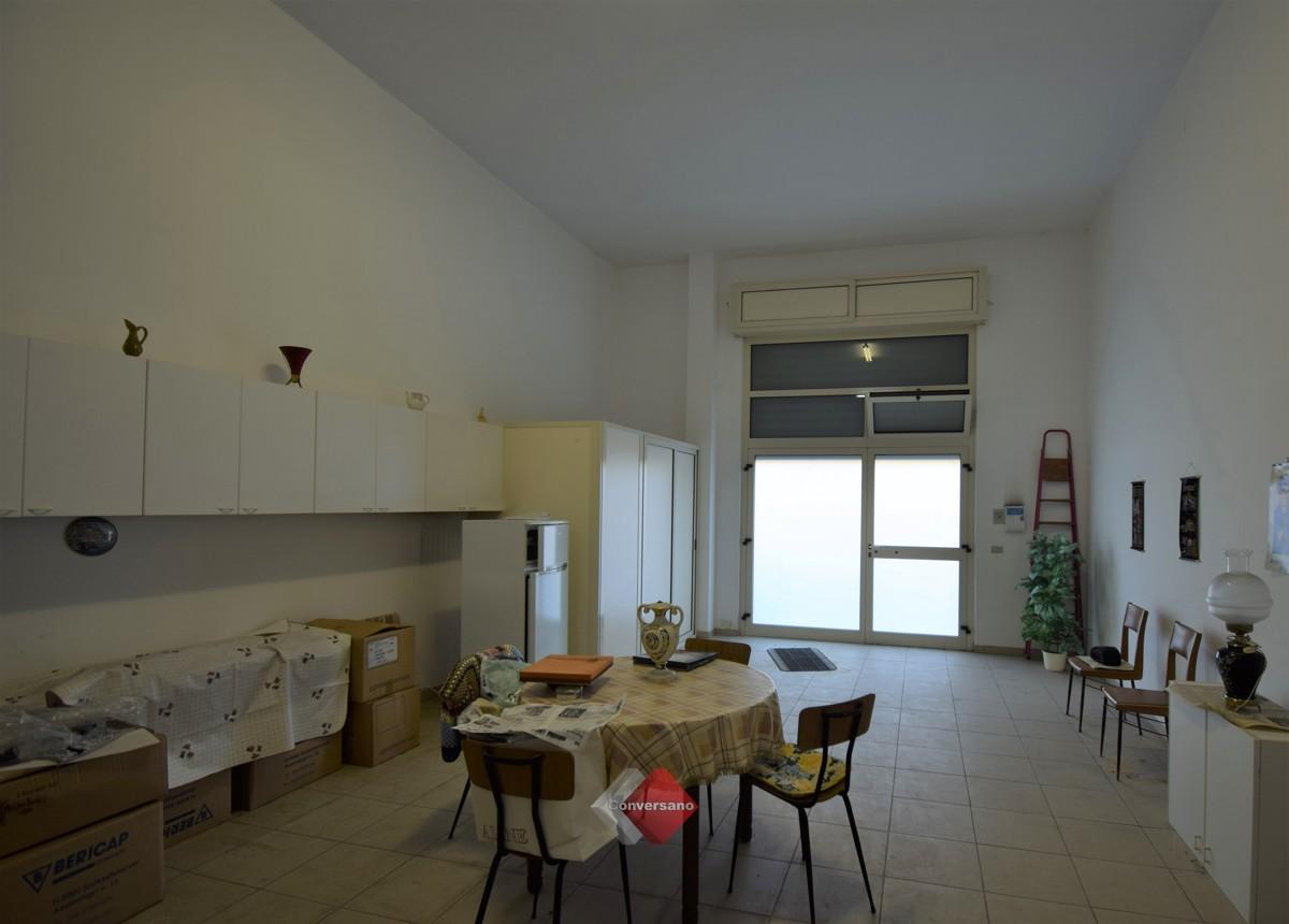 Magazzino in vendita a Conversano
