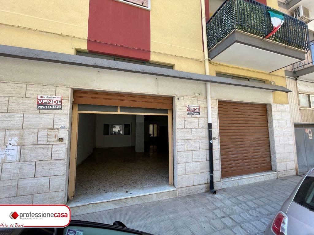 Negozio in vendita a Mola Di Bari