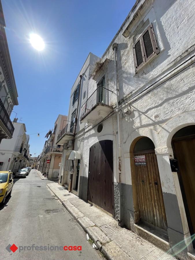 Casa indipendente in vendita a Mola Di Bari