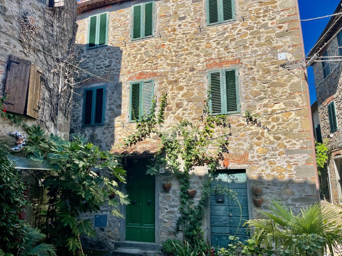 Casa indipendente in vendita a Pescia
