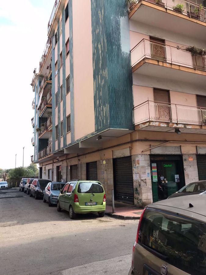 Negozio in affitto a Napoli