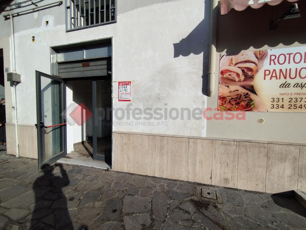 Negozio in affitto a Maddaloni