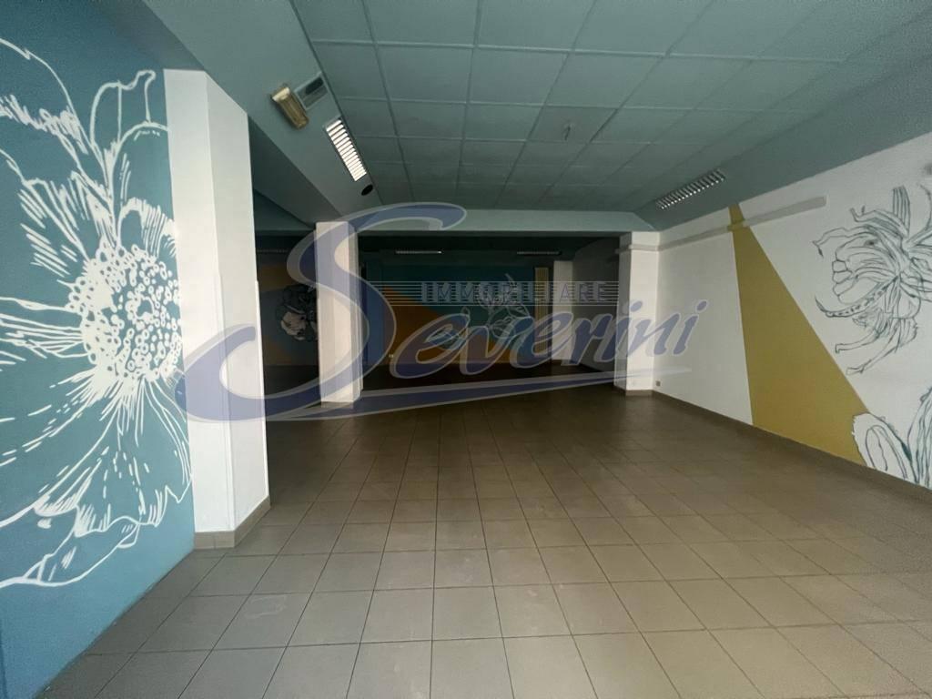 Esercizio commerciale in vendita a Como