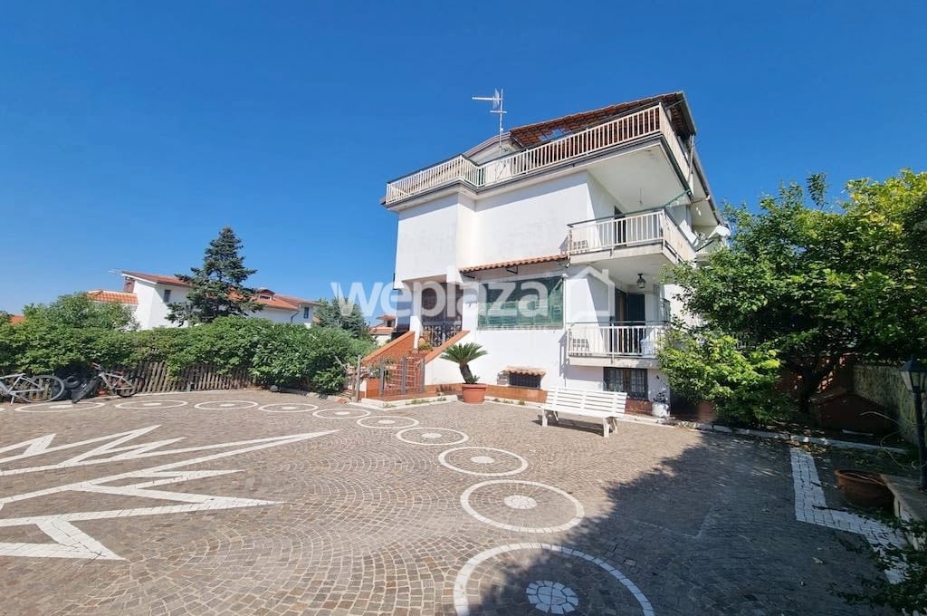 Villa in vendita a Pollena Trocchia